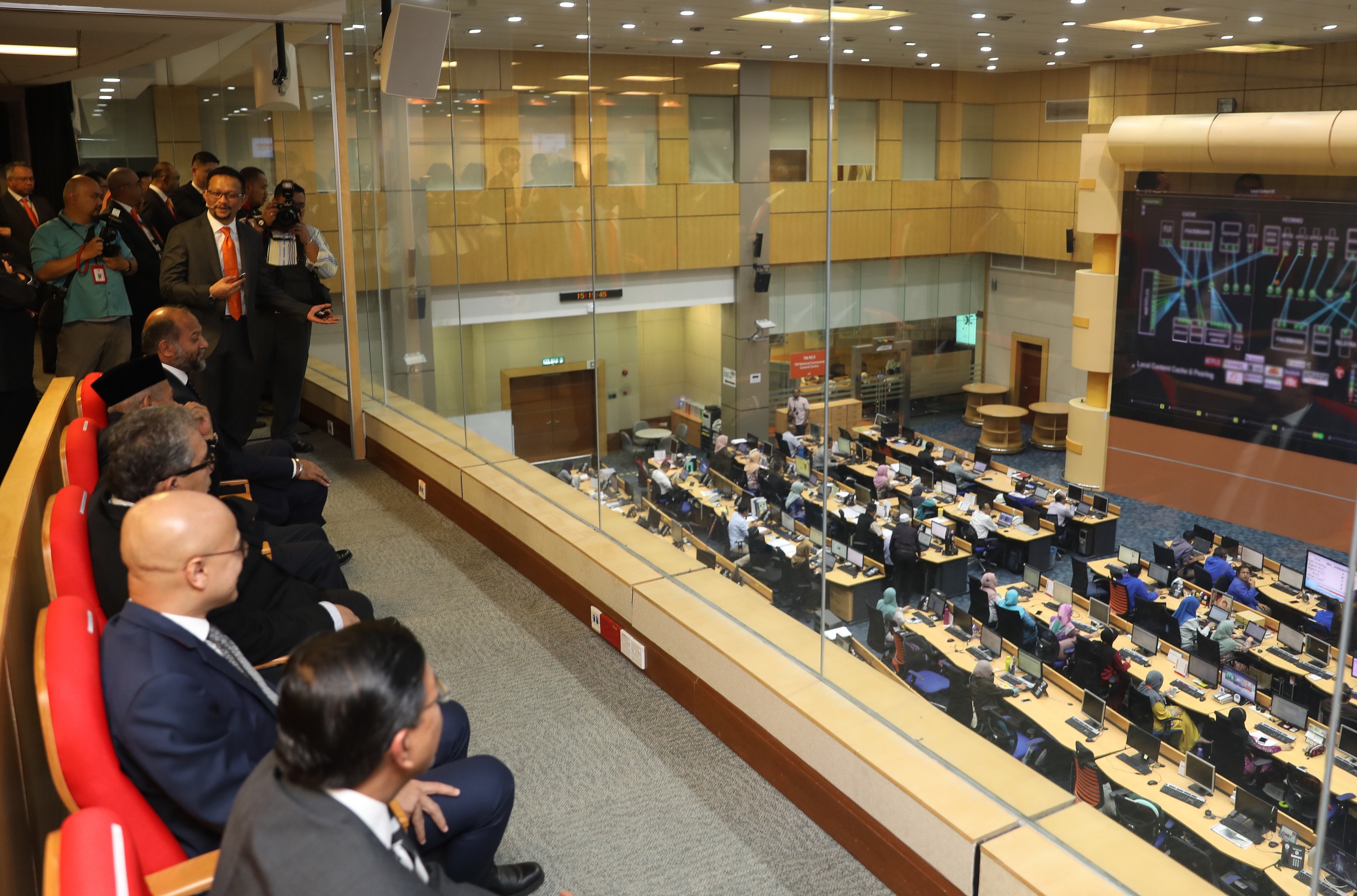 Minister of Communications and Multimedia pays a visit to the heart of ...